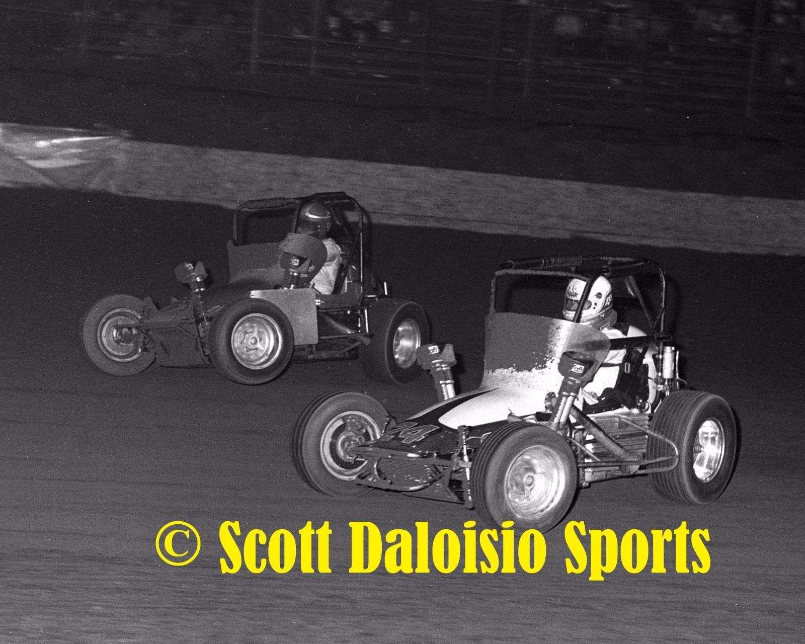1981 Kevin Olson Danny McKnight 8 x 10 USAC Midget Turkey Night Photo ...