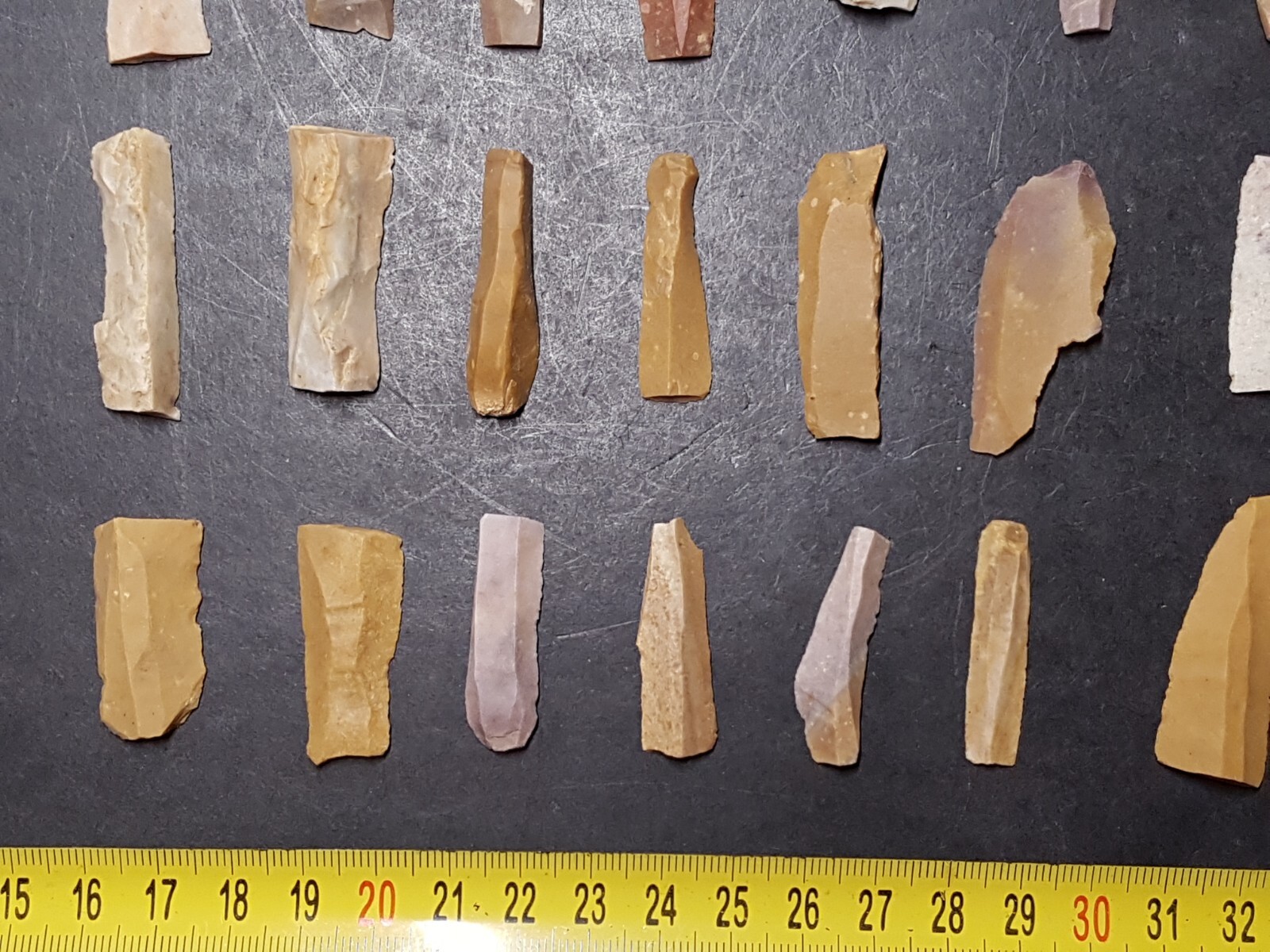 Lot 27 lames silex France paleolithique neolithique cut flint blade ...