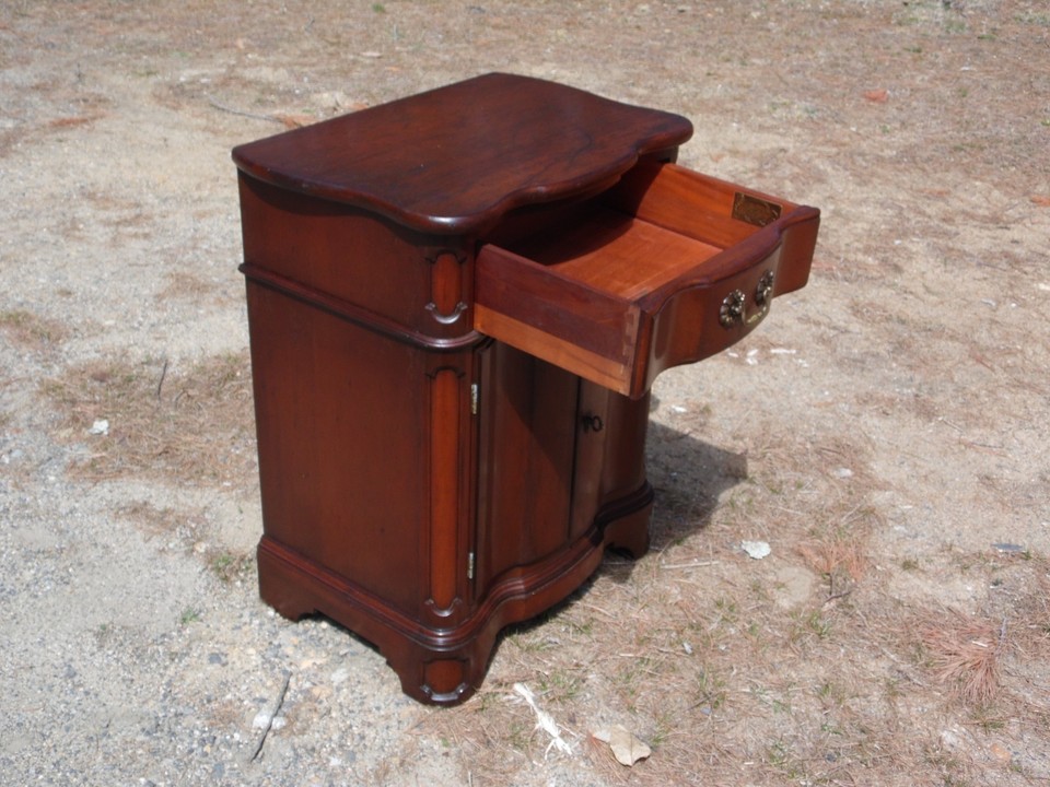 Vintage Georgetown Galleries Ritter Furniture Solid Mahogany Table ...