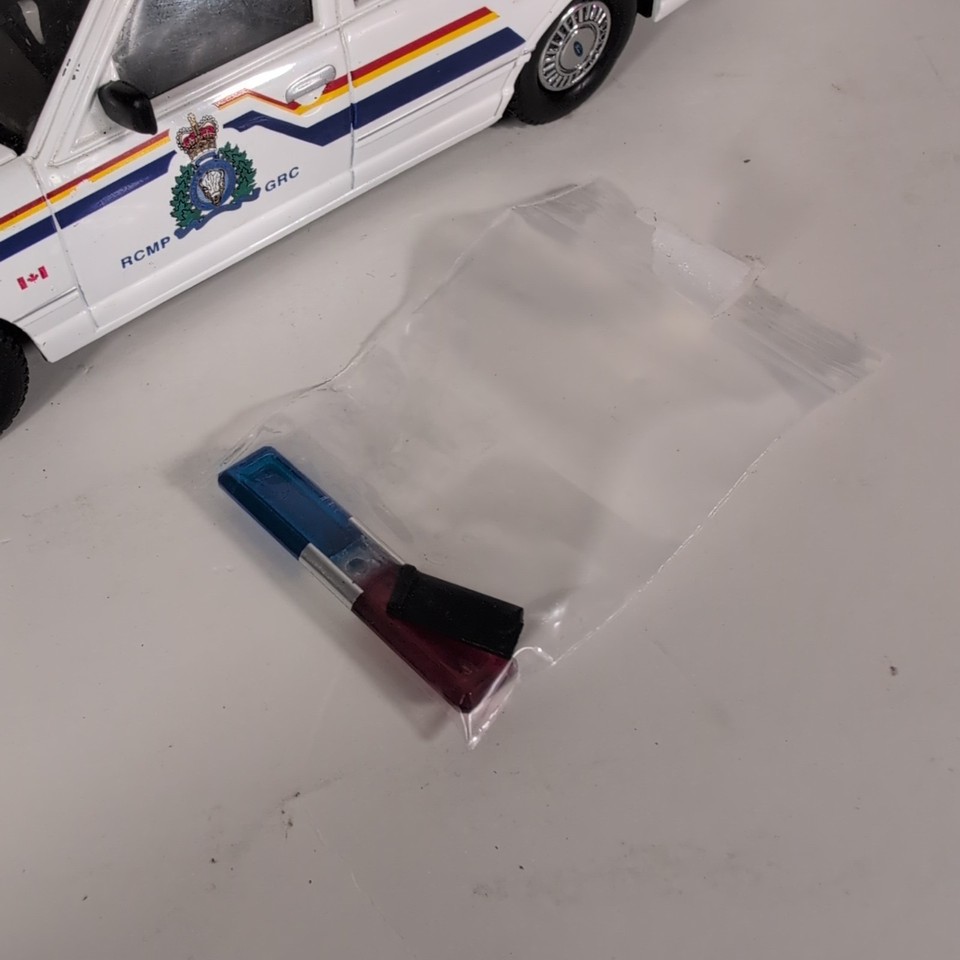 Ford Crown Victoria RCMP Police 1:24 Diecast 10K Limited Siren Bar ...