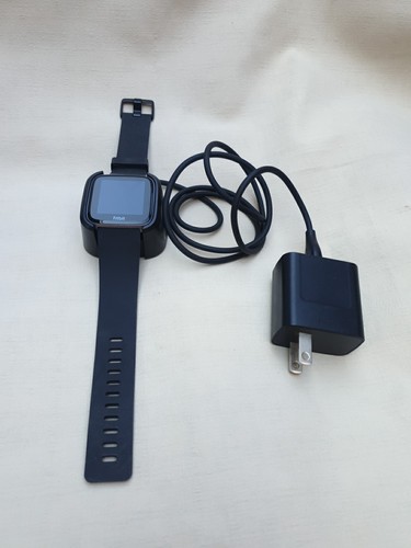 Fitbit Versa Model FB505 Health Fitness Smartwatch Excellent | eBay