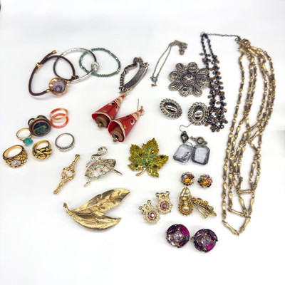 Vintage Jewelry Lot All Wearable Earrings Brooches Necklaces Bracelets ...