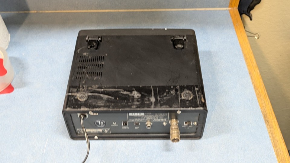 Radio Shack Pro-2042 1000-Channel Programmable AM/FM Scanner Receiver ...