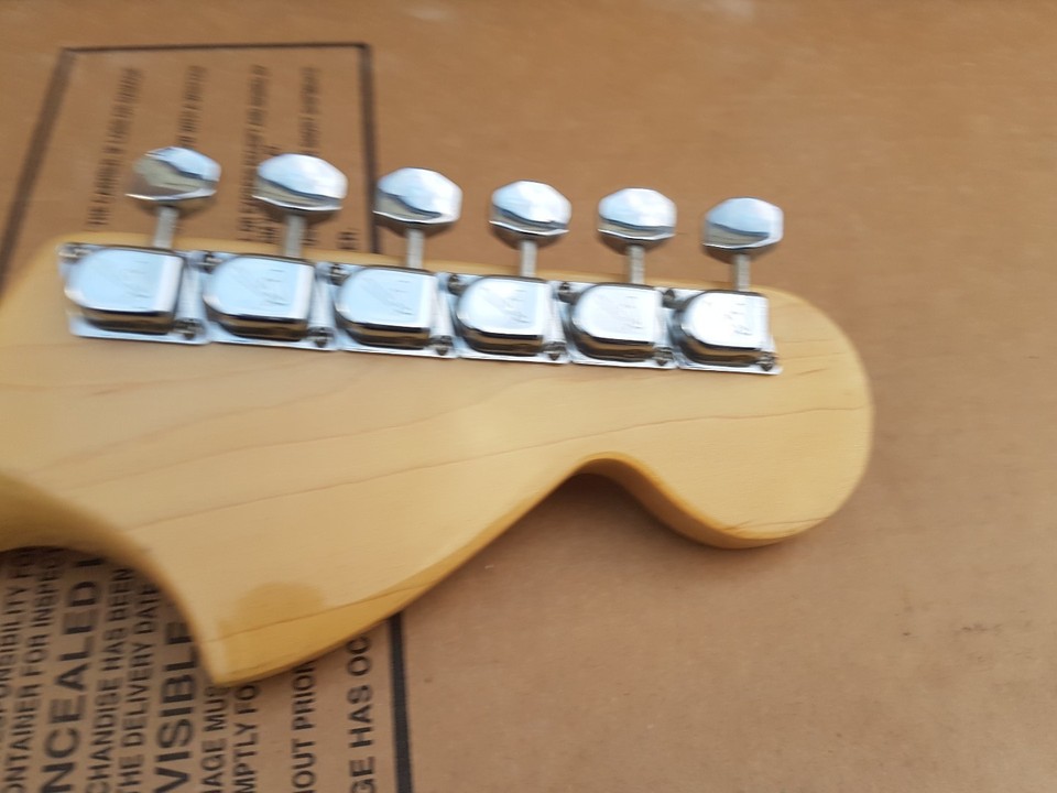 70's FENDER LEFT HAND STRATOCASTER USA MAPLE NECK | eBay
