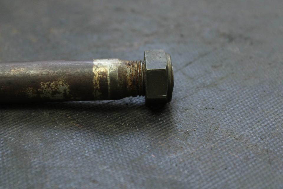 2005 Yamaha Yz450f OEM Swingarm Bolt B4465 | eBay