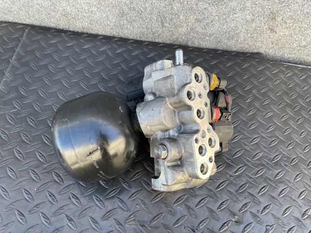 2007-2013 Mercedes-Benz W221 S550 OEM ABC Front Suspension Valve Tank ...
