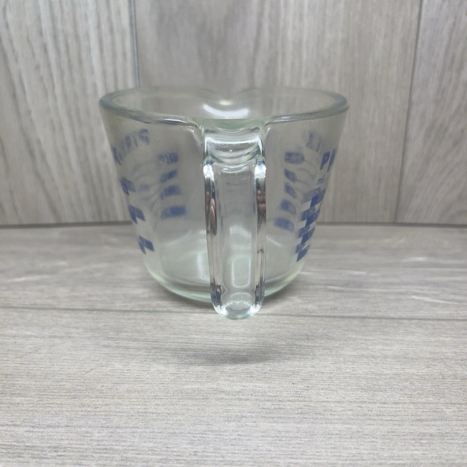 Vintage PYREX 1 Cup 8 oz 250 ml Glass Measuring Cup BLUE LOGO Letters ...
