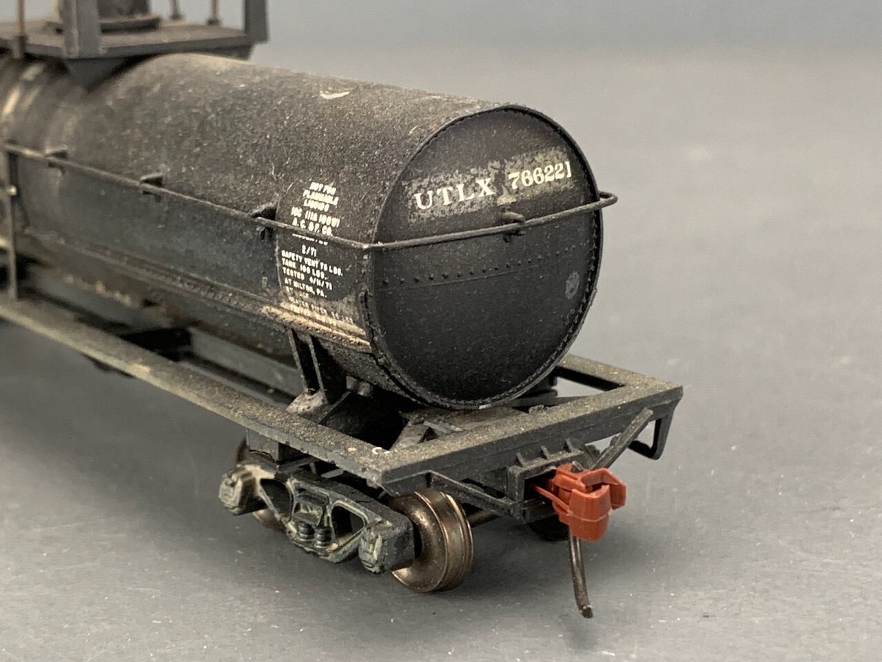 HO Scale UTLX Single Dome Tank Car #76622 RTR HO3015 | eBay