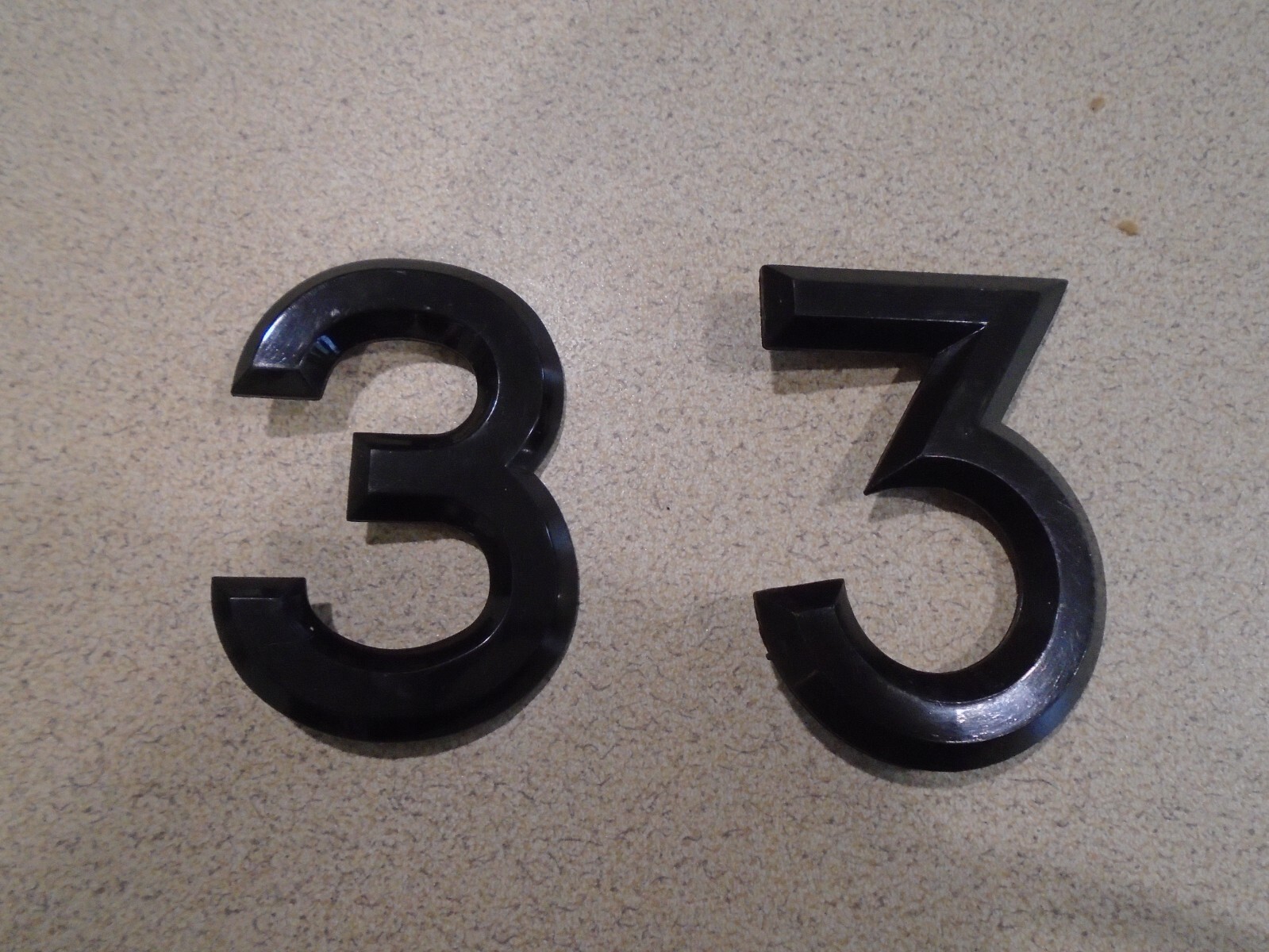 BLACK PLASTIC NUMBER PLATE DIGITS / LETTERS 3 1/8" C/W FIXING CLIPS ...