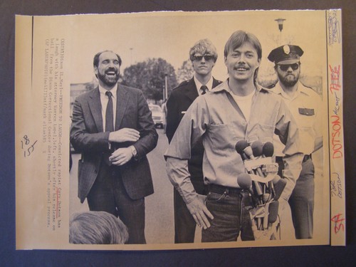 AP Wire Press Photo 1985 Gary Dotson freedom to laugh attorney Warren ...