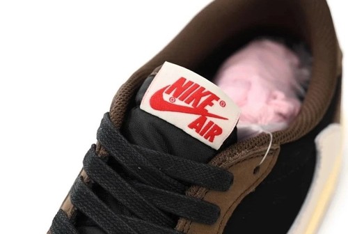 Authentic Jordan 1 x Travis Scott Low Mocha - Excellent condition ...