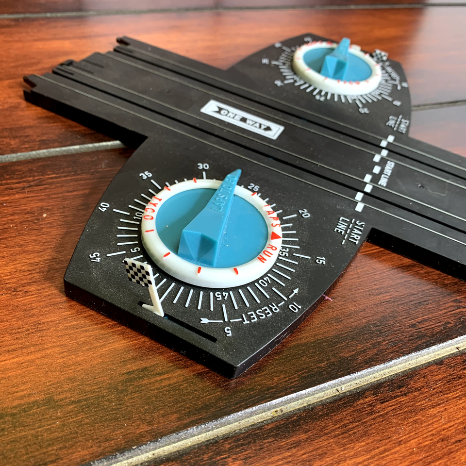 TYCO MATTEL 9" LAP COUNTER ~ COUNTS 50 LAPS W/ POP UP FLAG ~ WORKS ...