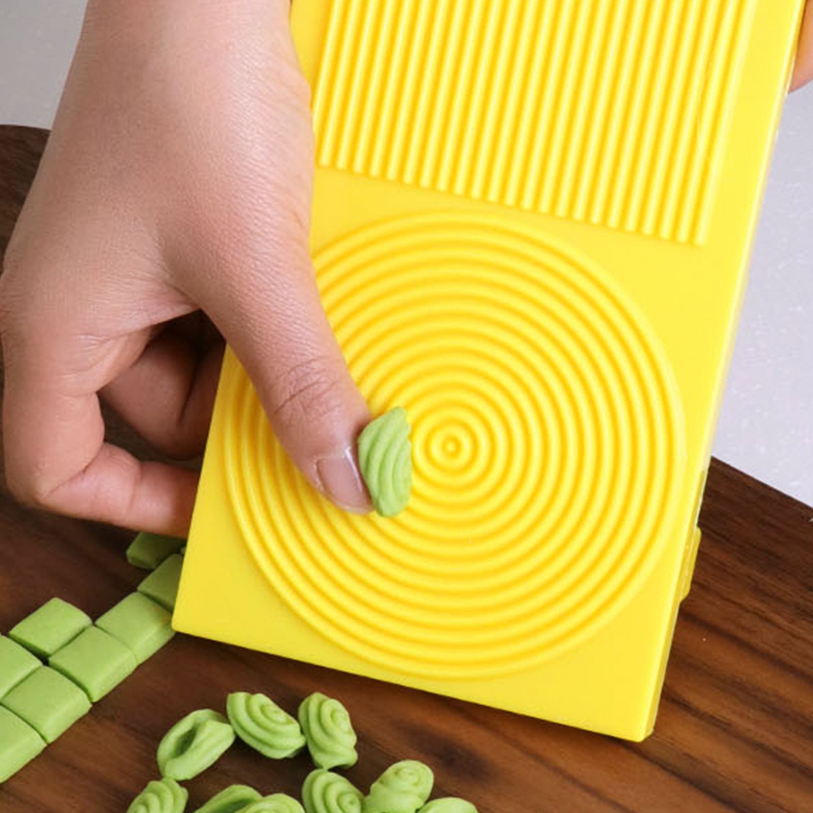 Pasta Spaghetti Macaroni Maker Board Kitchen Gadget & Roll Noodle Stick ...