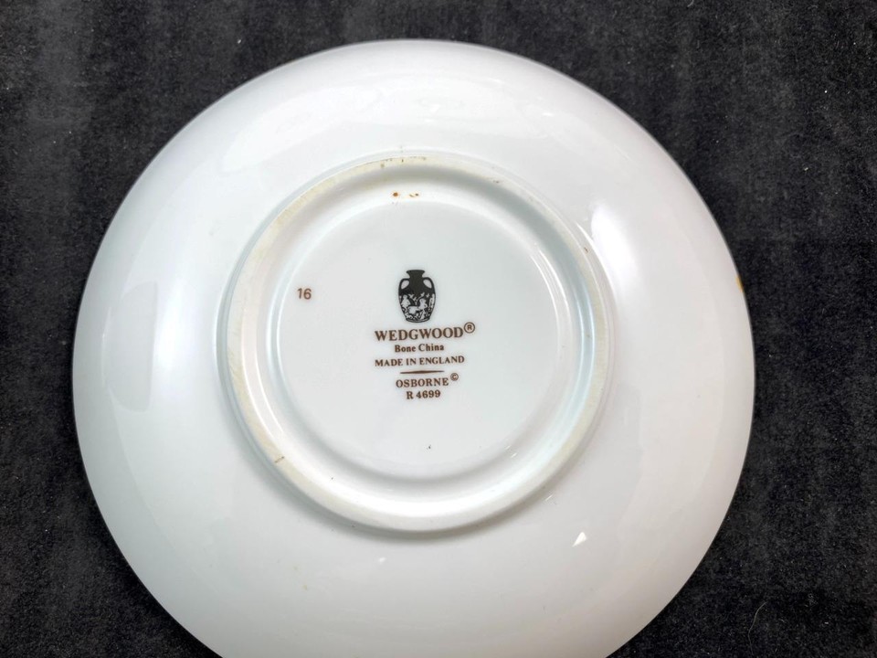 Wedgwood OSBORNE Bone China 5 Piece Place Setting Black Border Dots A+ ...