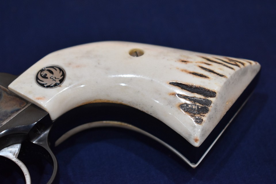 RUGER NEW MODEL BLACKHAWK / OLD VAQUERO SAMBAR STAG GRIPS | eBay