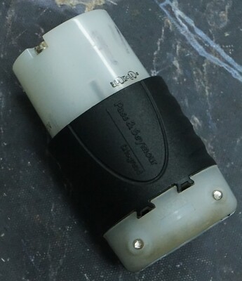 Receptacles & Outlets - Female Twist Lock