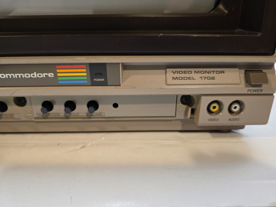 Vintage Commodore 1702 CRT TV Computer Monitor Color Video Retro Gaming ...