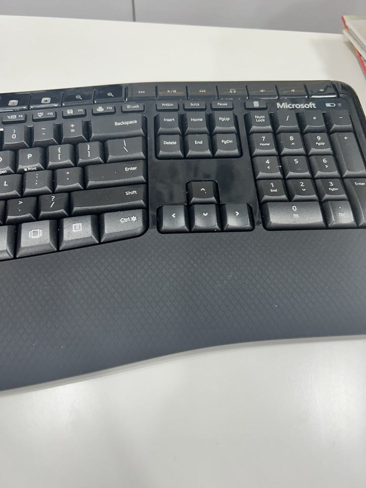 Microsoft Wireless Comfort Desktop 5050 Keyboard & Mouse Bundle (French ...