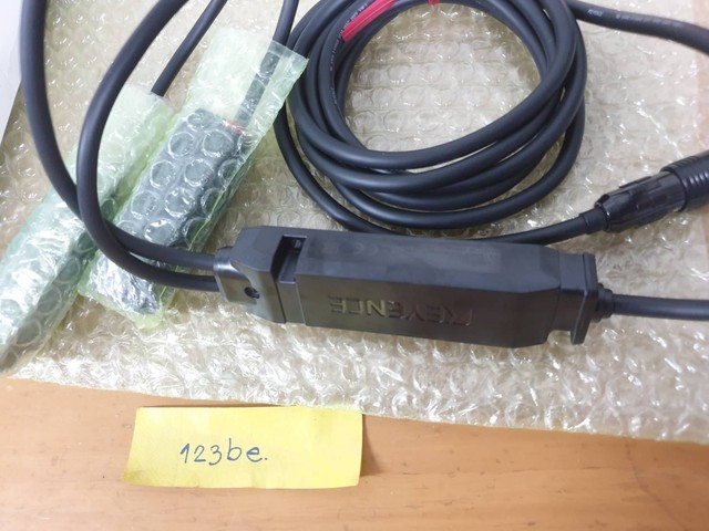 Keyence FD-XS8 Clamp-on Micro Flow Sensor for sale online | eBay