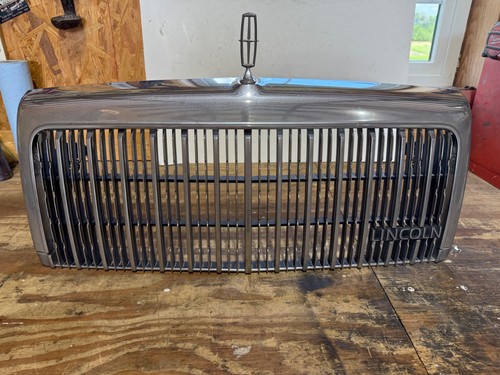 NICE OEM 1990-1994 Lincoln Town Car Grill Assembly Housing With Hood ...