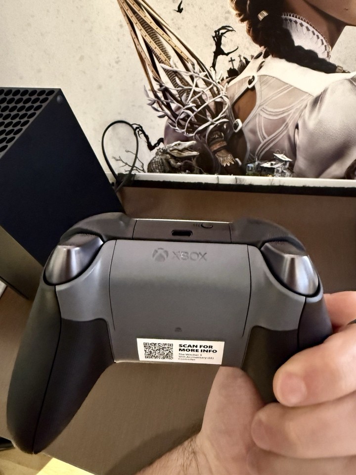 The Witcher 3 10th Anniversary Edition Xbox Controller Special Edition ...