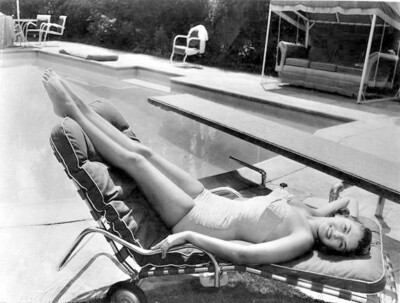 GLORIA GORDON ACTRESS BENEATH THE 12 MILE REEF LEGGY CHEESECAKE 8X10 PHOTO 2 | eBay