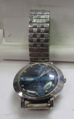 VINTAGE MANS BULOVA OVAL BLUE FACE DAY & DATE MANS WRISTWATCH VERY DECO ...
