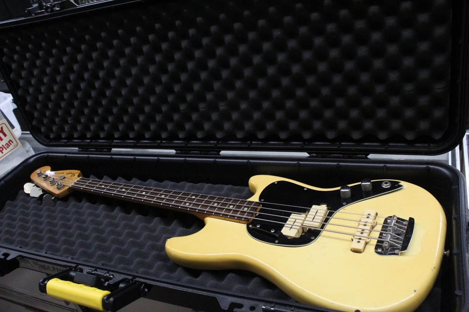 1977 Fender Musicmaster Bass w/Plano ATA Case Mod done in the late 70's ...