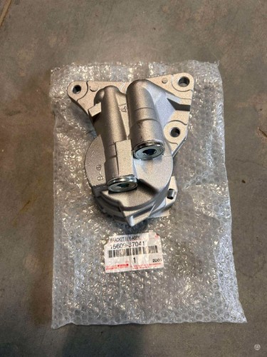TOYOTA GENUINE OEM Corolla Prius OIL FILTER HOUSING BRACKET 15609-37041 ...