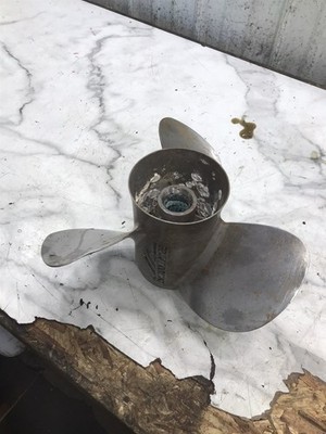 MerCruiser Marine Bravo Three 3 drive boat prop propeller rear 48 ...