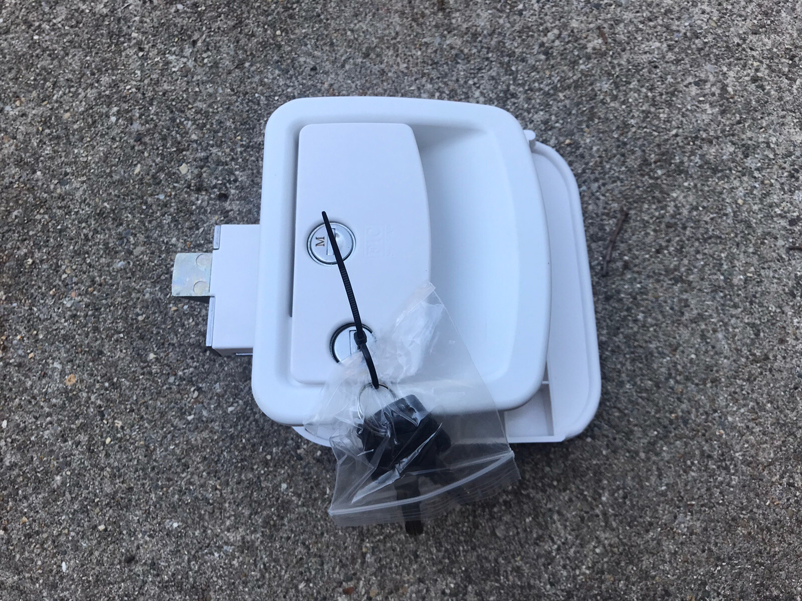 White Paddle Entry Door Latch RV Camper Trailer Lock NEW Fastec FIC ...