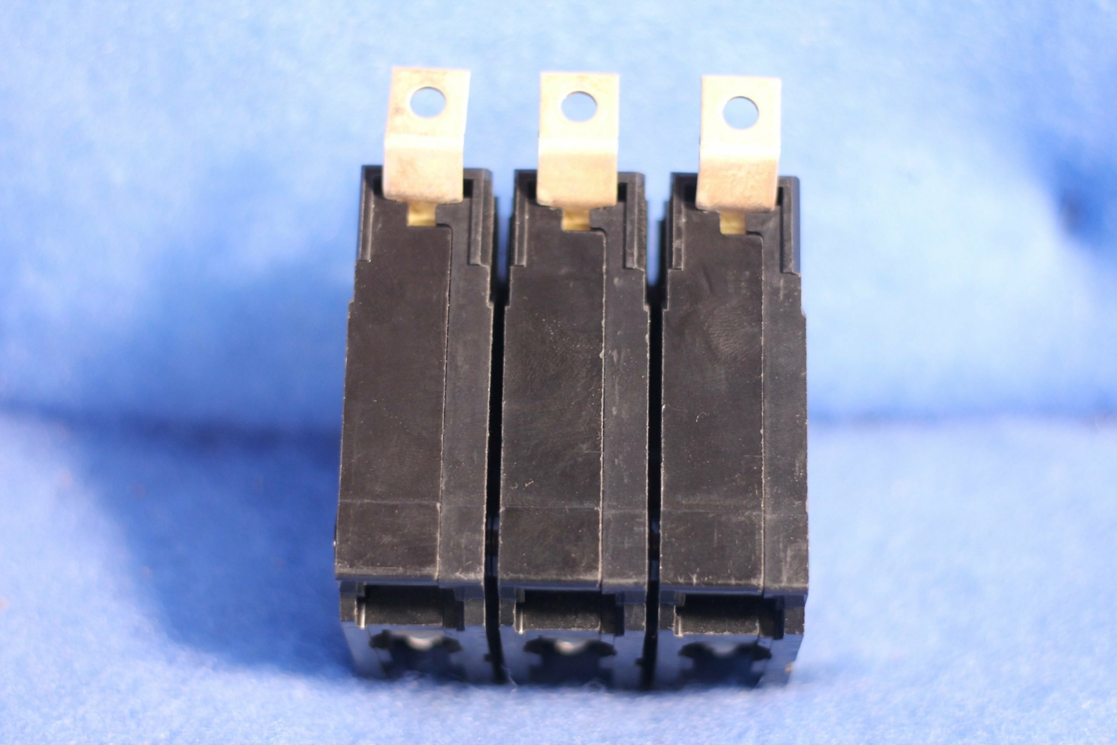 EATON CUTLER-HAMMER CIRCUIT BREAKER BAB3060H 60A 240V 3P BOLT-ON 1YR ...