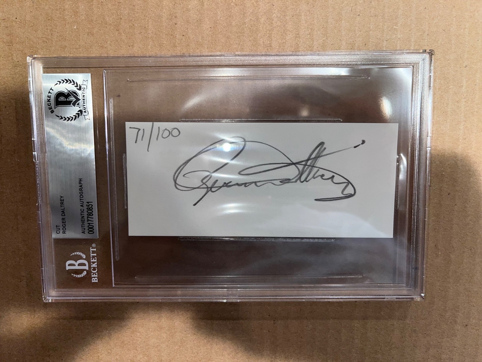 The Who Roger Daltrey Signed Autographed Beckett Slab Slabbed Cut Autograph