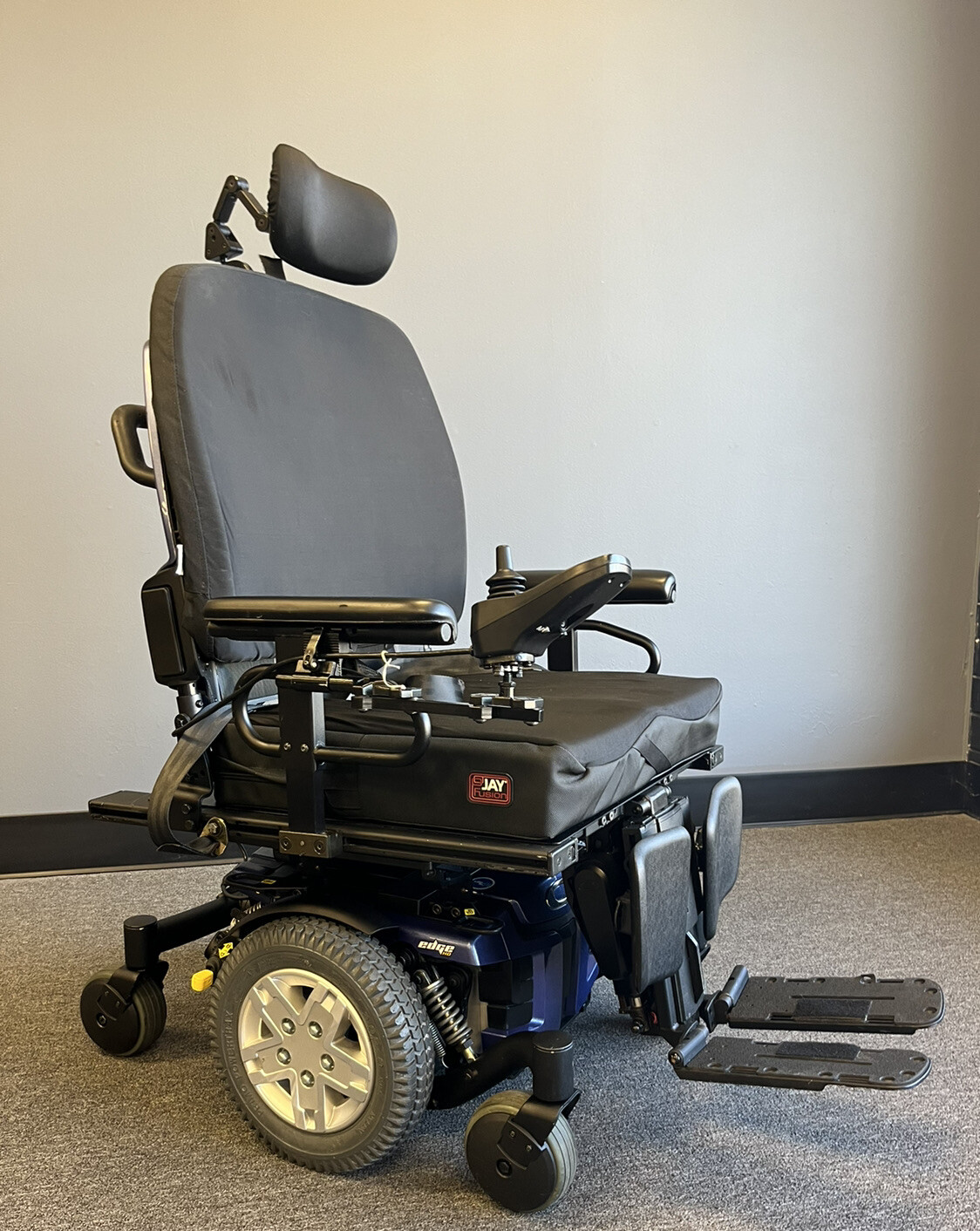 QUANTUM HD WHEELCHAIR WITH POWER TILT & POWER LEG - 26" X 25" | eBay