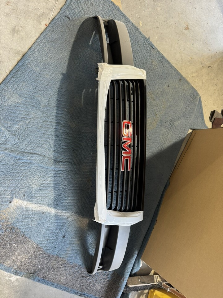 Front Grille - GM (84689073) | eBay