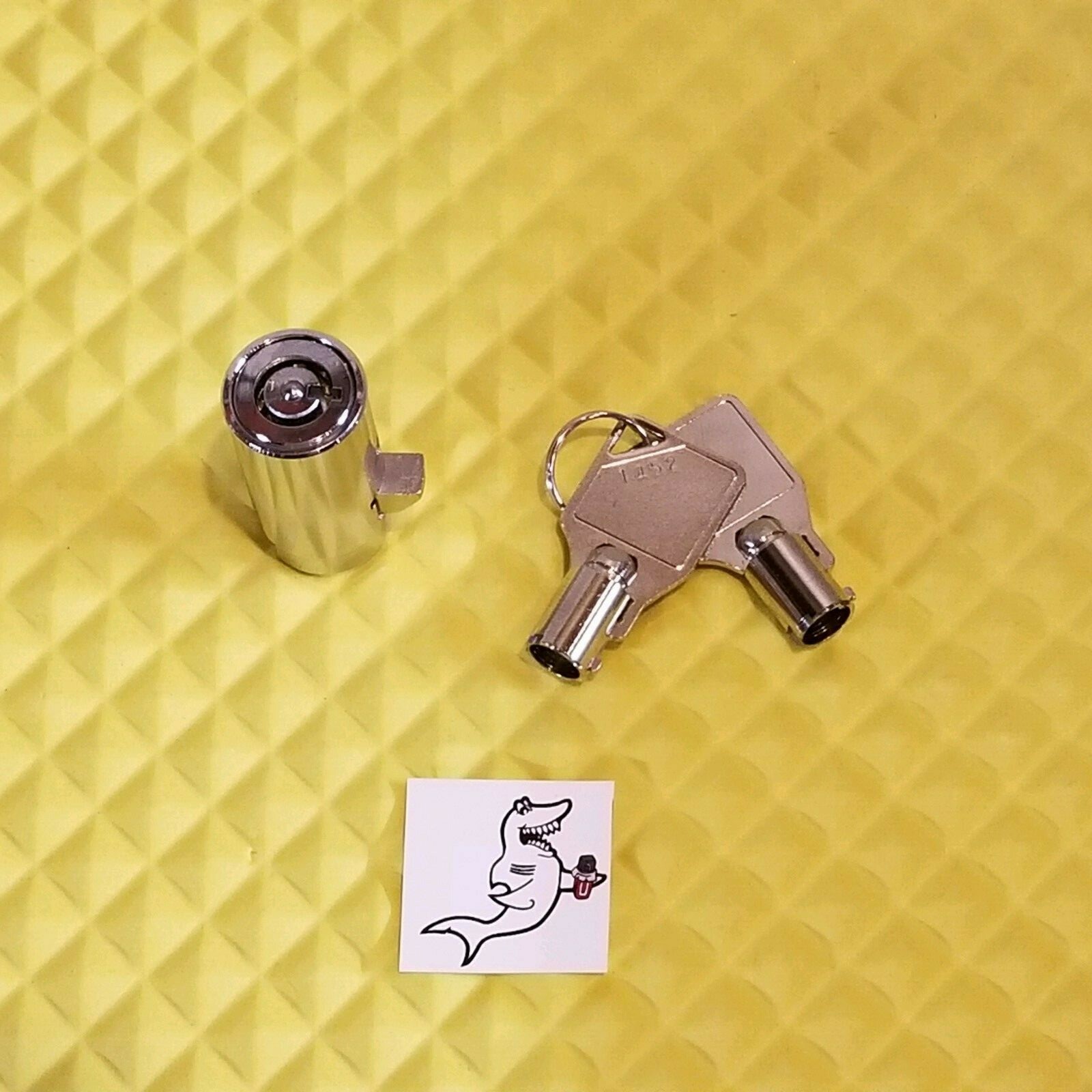 SNACK or SODA VENDING MACHINE #1452 CYLINDER LOCK & (2) KEYS - New ...