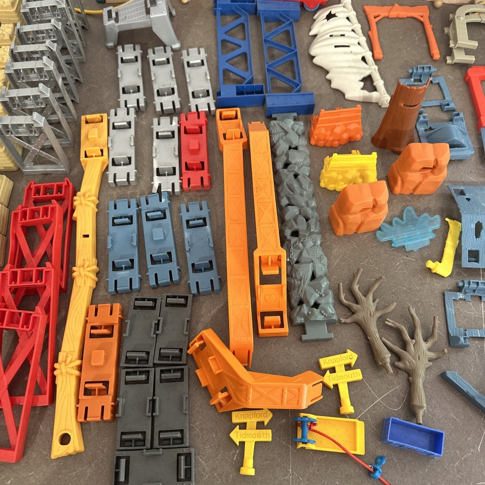 Thomas The Train Tracks Gullane Lot Track Buildings Bridges Pieces And ...