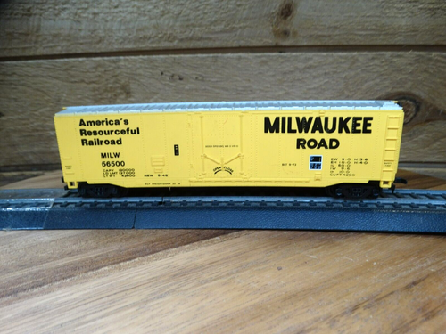 Bachmann HO Scale 51’ Milwaukee Road 56500 Plug Door Railroad Train Box ...