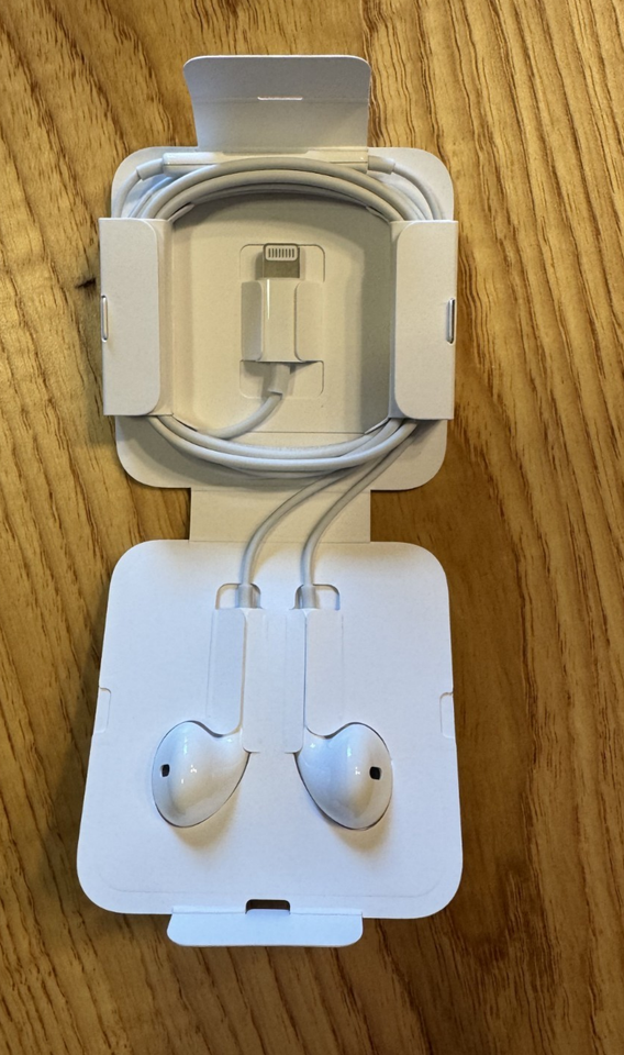 Apple iPhone Lightning Wired Earpods iPhone 7 8 X 11 - 14 And SE Earbud | eBay