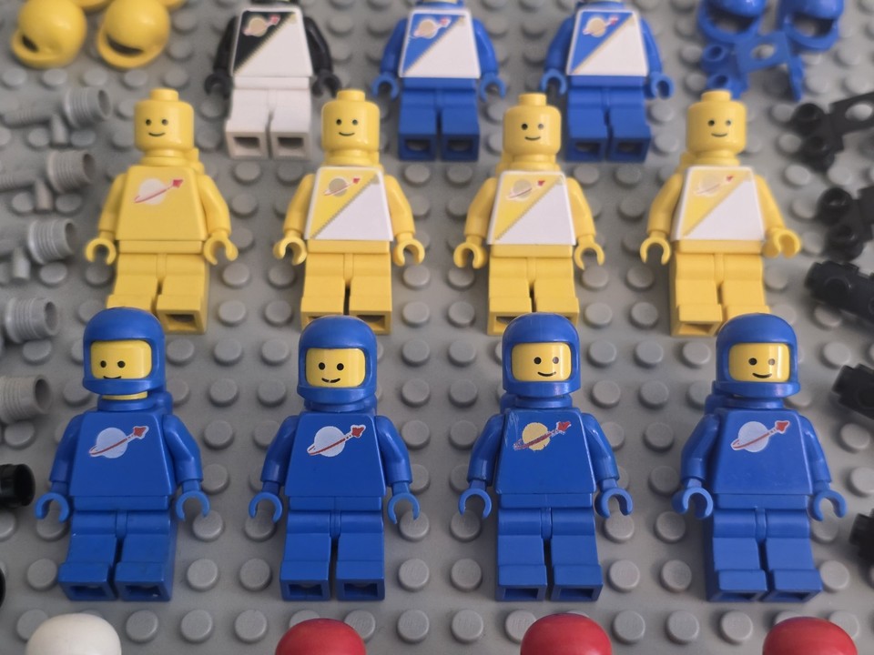 LEGO Space Men Classic 1980s Vintage Lot of 25 Minifigures w/Extras (kt ...
