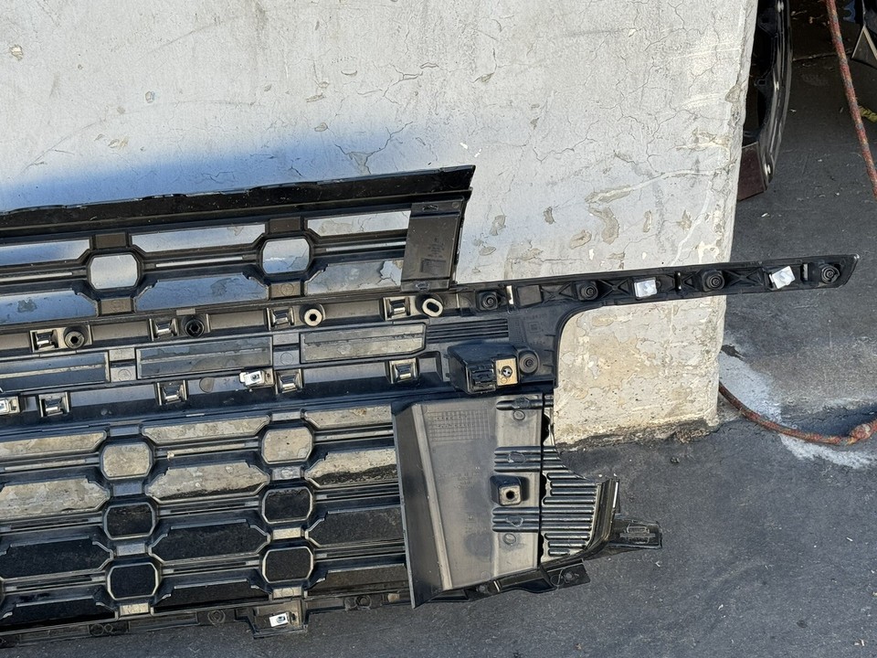 2021-2024 Chevrolet Suburban Tahoe Front Bumper Upper Grille Trim ...