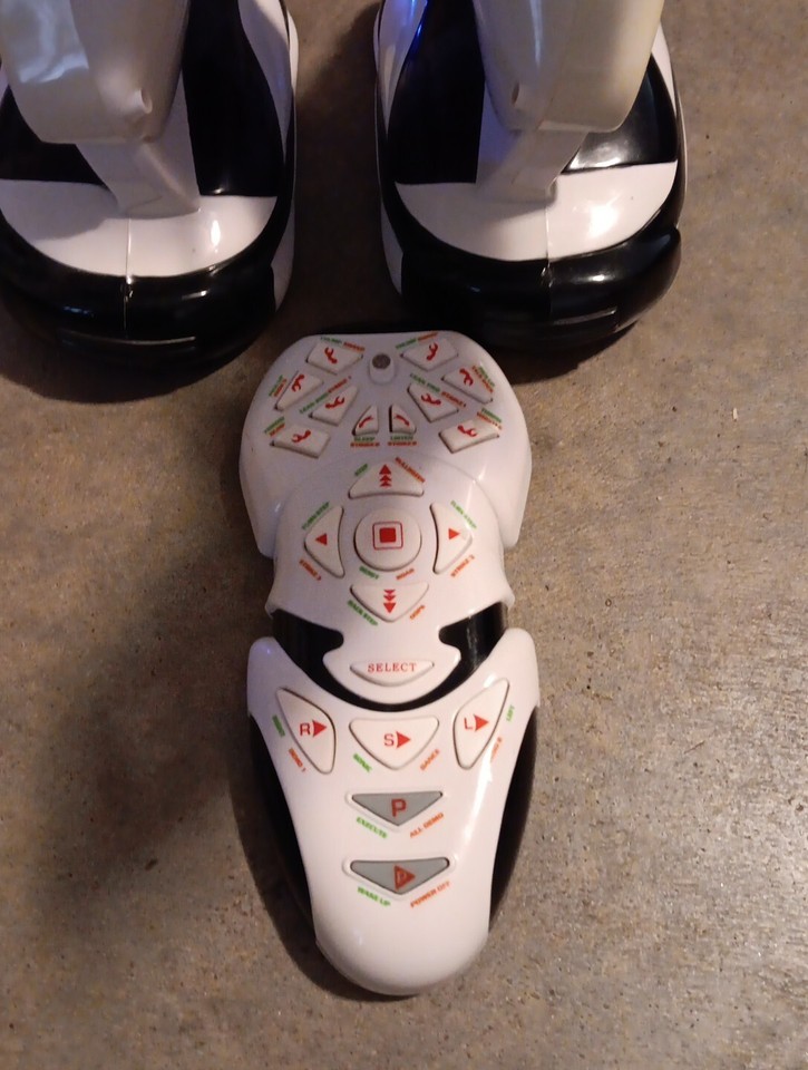 WowWee Robosapien Toy With Remote. White/Black Model 80081 TESTED ...