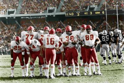 DI720 Len Dawson KC Chiefs Huddle vs Raiders 8x10 11x14 16x20 Colorized ...