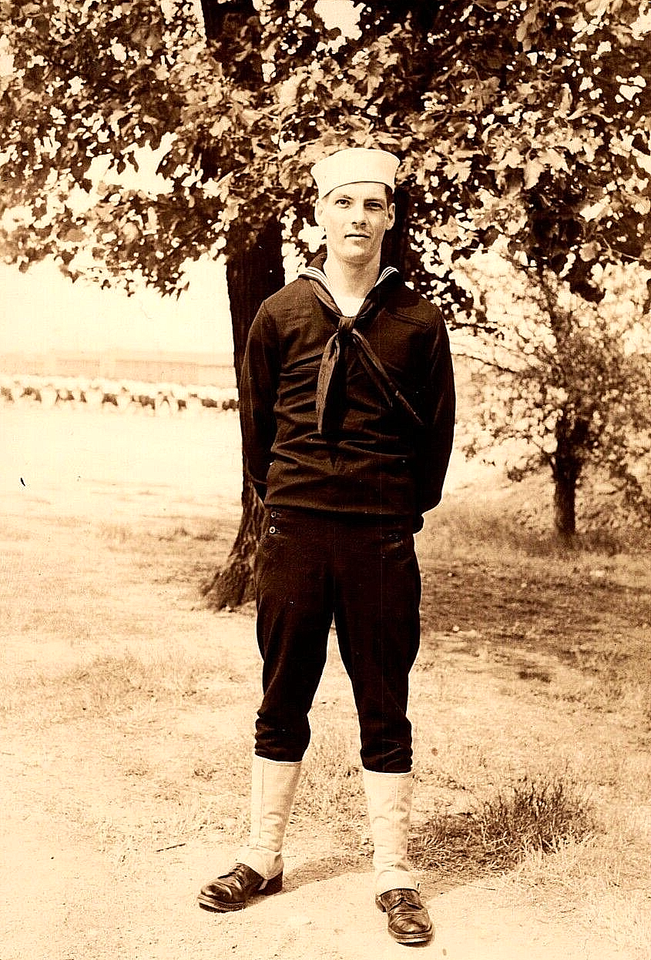 VINTAGE PHOTO POSTCARD OLD ANTIQUE MILITARY WW2 USA NAVY SAILOR MAN ...