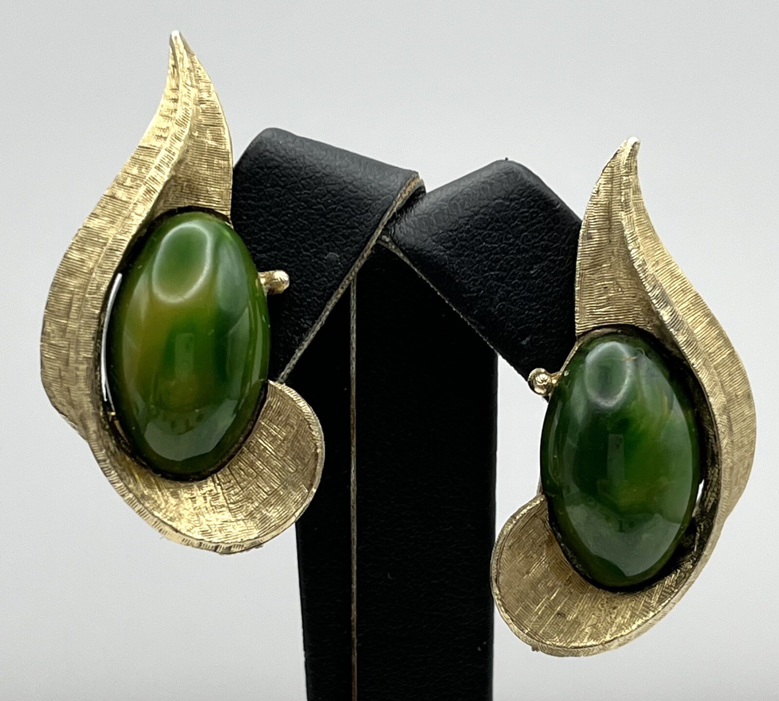 Vintage CHAREL BAKELITE Textured Goldtone Earrings GR… - Gem