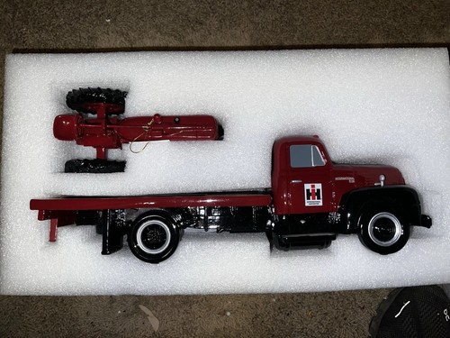 1:18 Hamilton Collection International Harvester Truck & Farmall ...