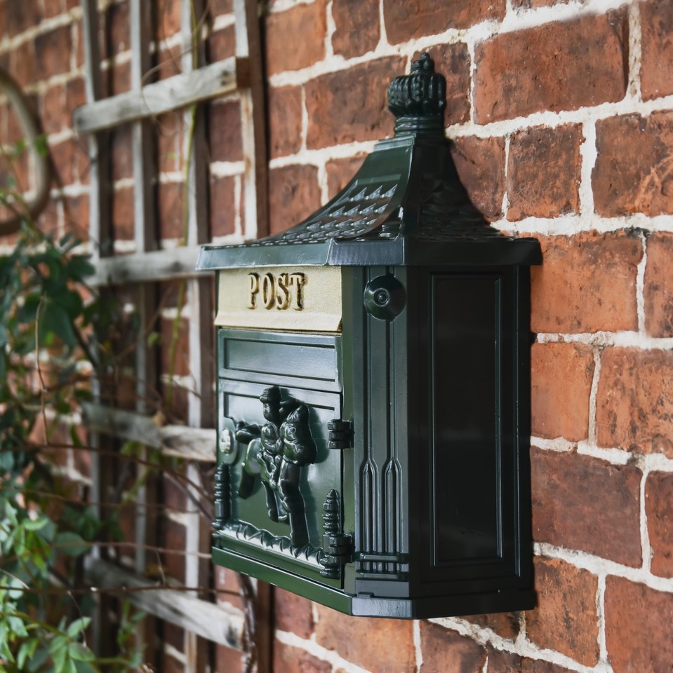 "Huntley" Dark Green Wall Mounted Post Box - Lockable Letter Mail Box ...