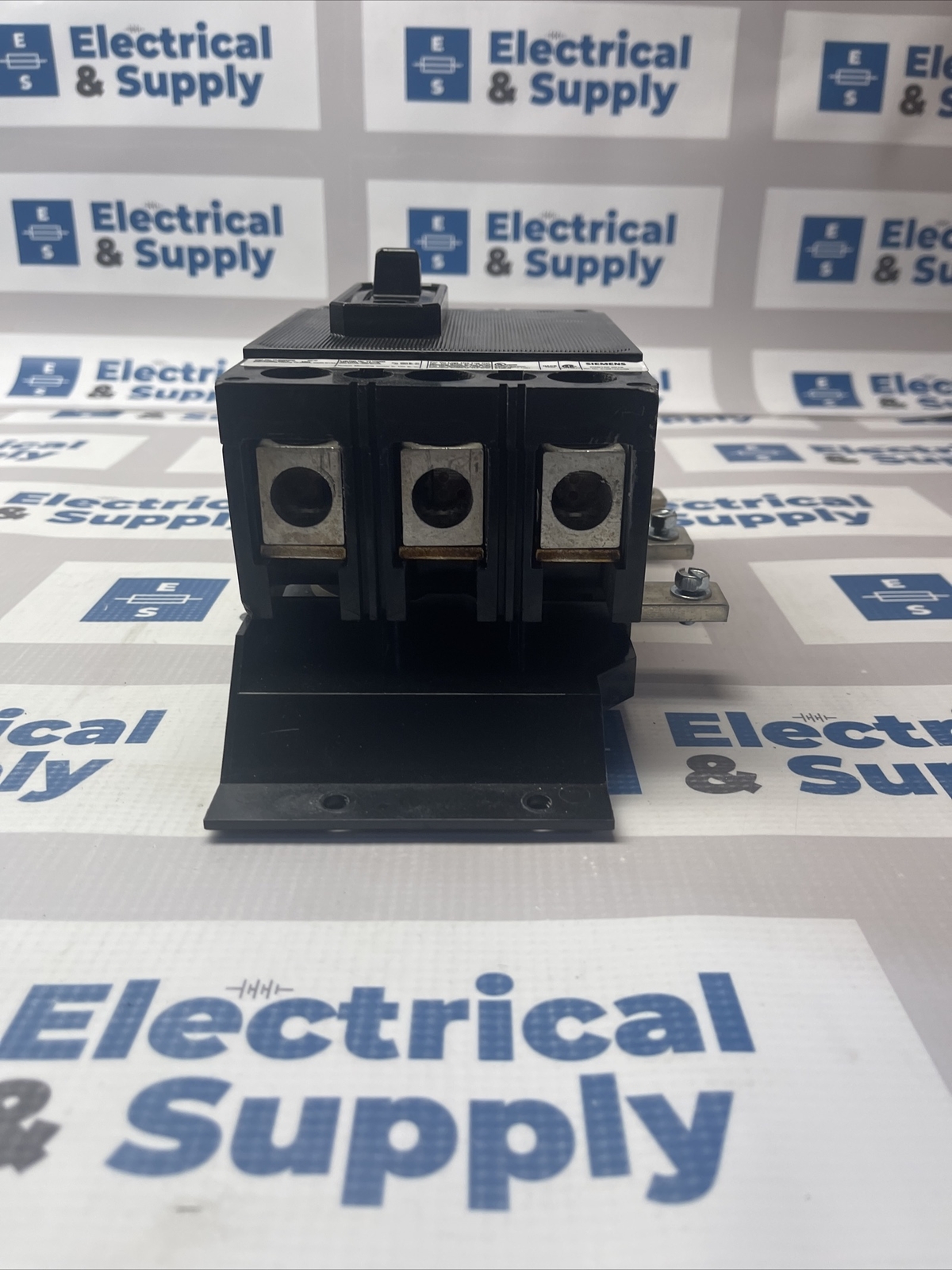 QJ23B200 3p 200a 240v Circuit Breaker With Mounting Hardware siemens ...