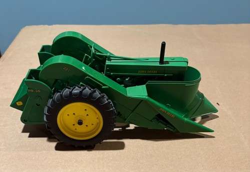 1/16 Scale John Deere 60 Tractor w/ Mounted JD 227 Corn Picker & No. 50 ...