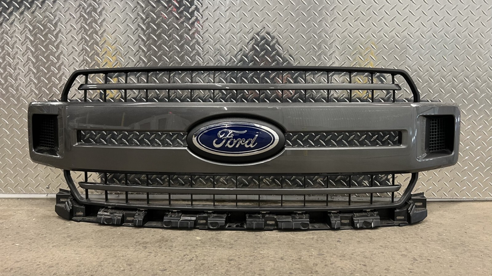 2018-2020 OEM Ford F150 Lariat Grille Jl3z-8200-jl Ruby Red for sale ...